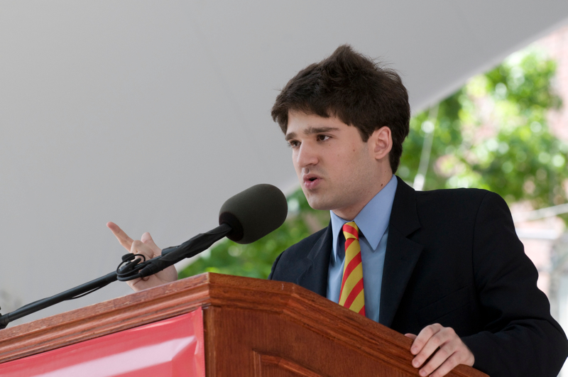 Amid a stream of jokes, Amy Poehler gives earnest advice to the class ...