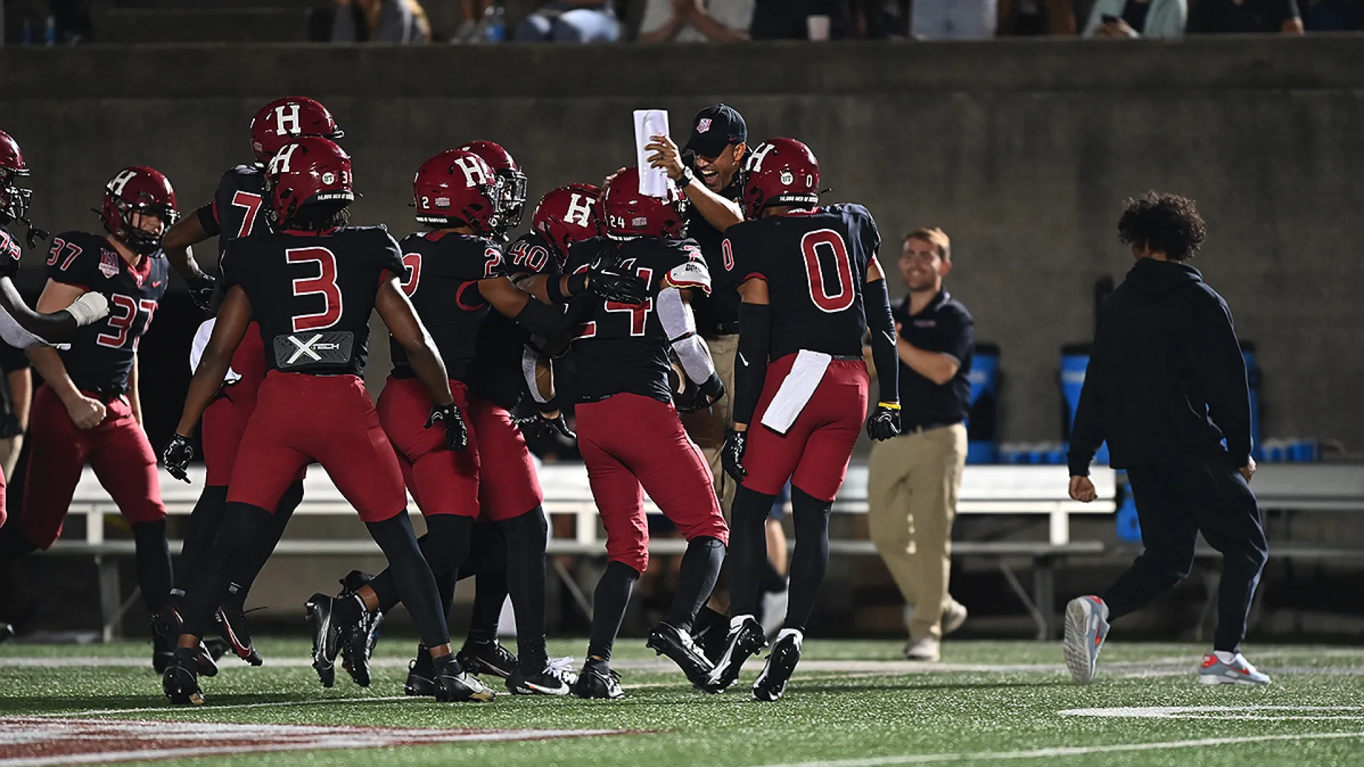 Football 2023: Harvard 17, Dartmouth 9 | Harvard Magazine