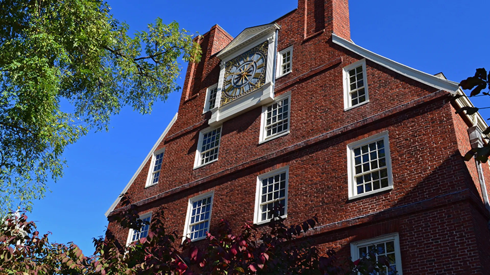 Harvard’s Hiring Freeze Continues | Harvard Magazine