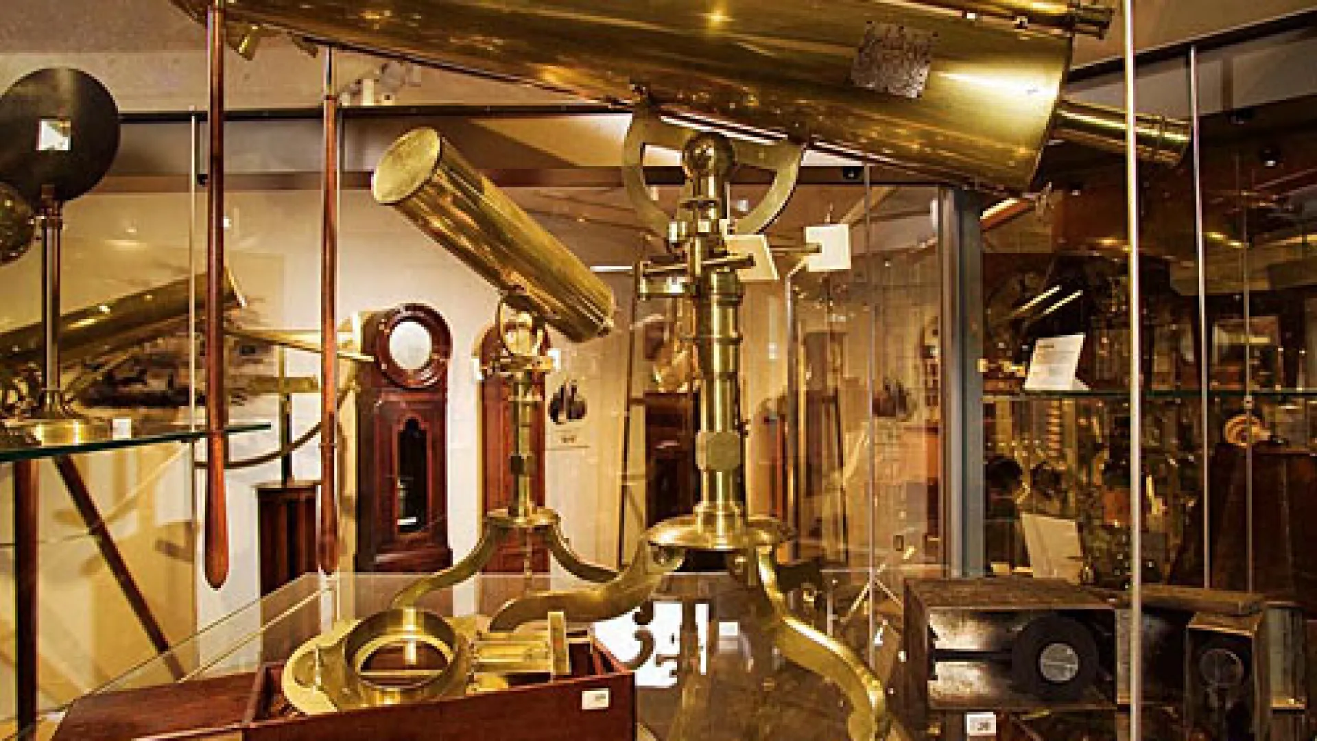 Harvard's Collection of Historical Scientific Instruments on display ...