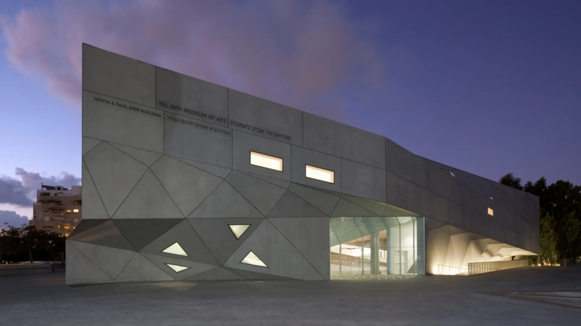 Amir Building at Tel Aviv art museum designed by Preston Scott Cohen of ...