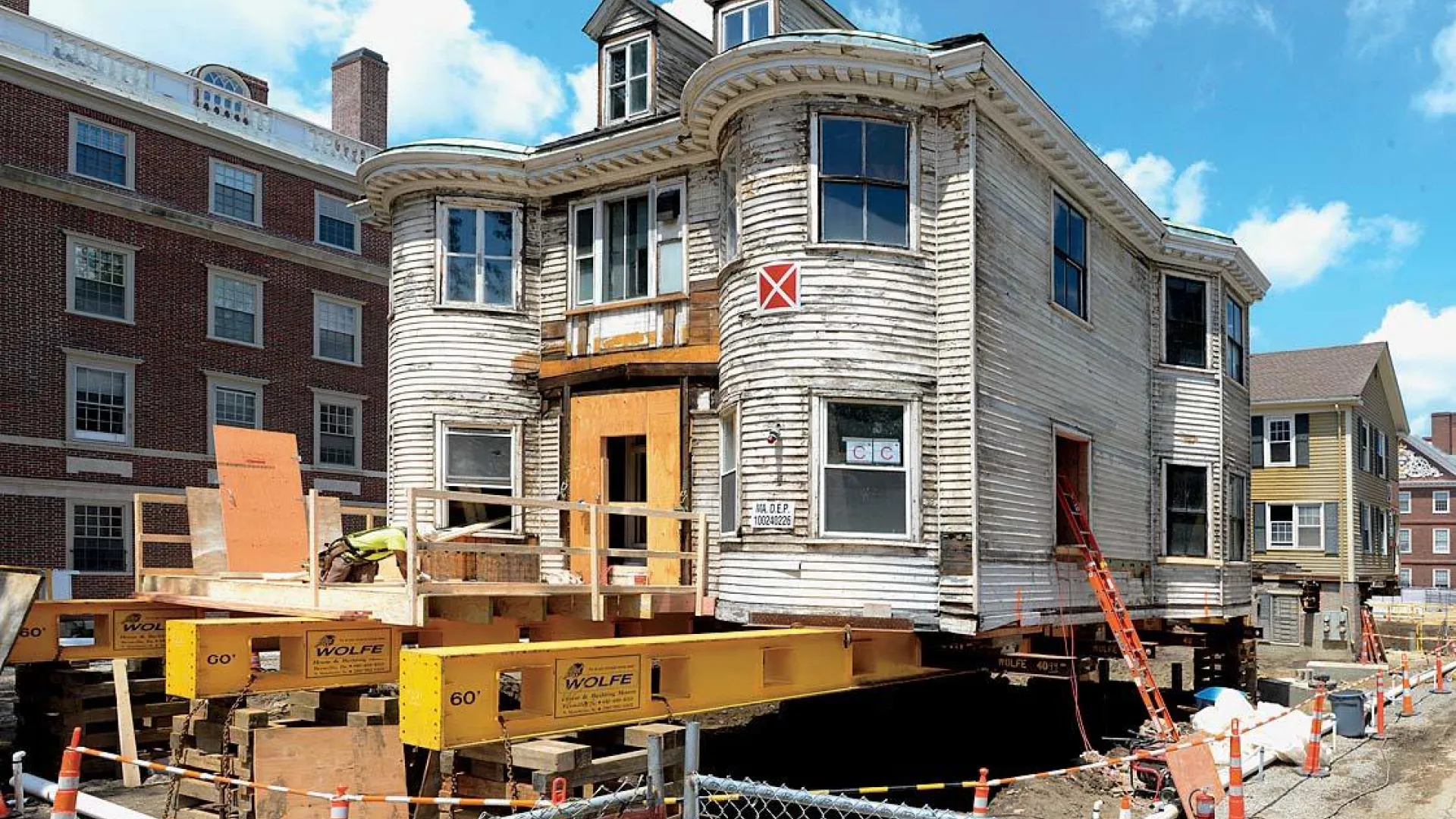 Harvard House renewal gains and challenges | Harvard Magazine