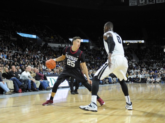 Harvard men’s basketball splits opening-weekend games | Harvard Magazine